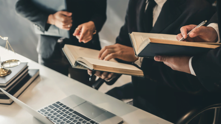 Effective Legal Writing Techniques: Draft Clear & Persuasive Legal ...