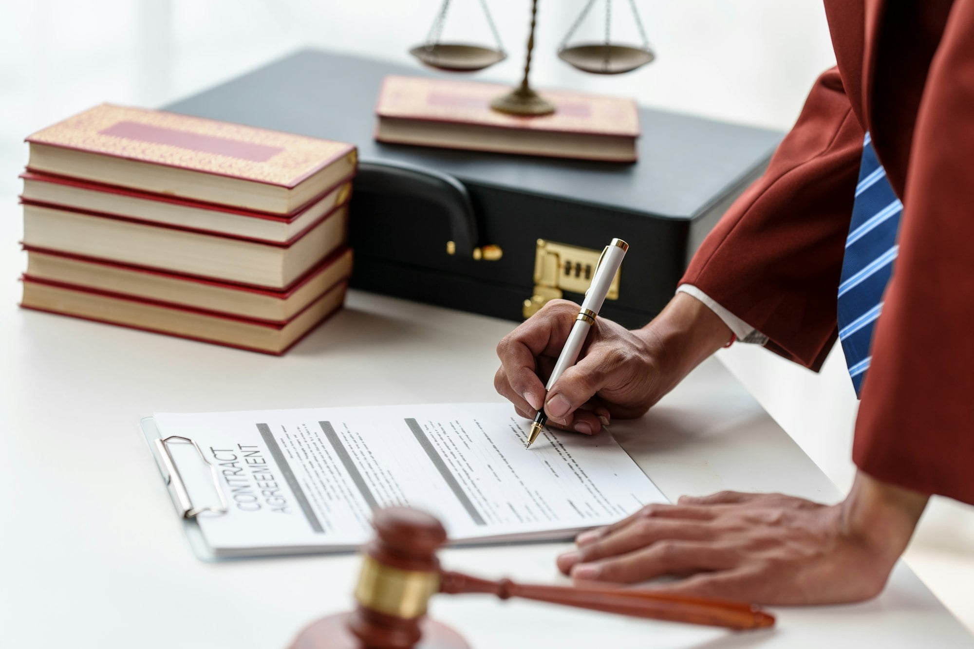 Legal Writing in Plain English: Optimizing Clarity in Legal Documents