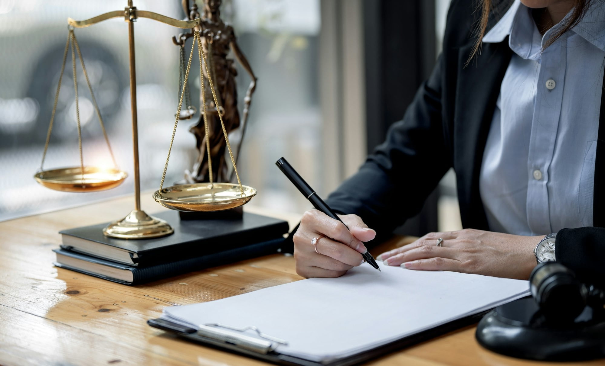 Mastering Legal Writing Clarity: Best Active and Concrete Language Tips