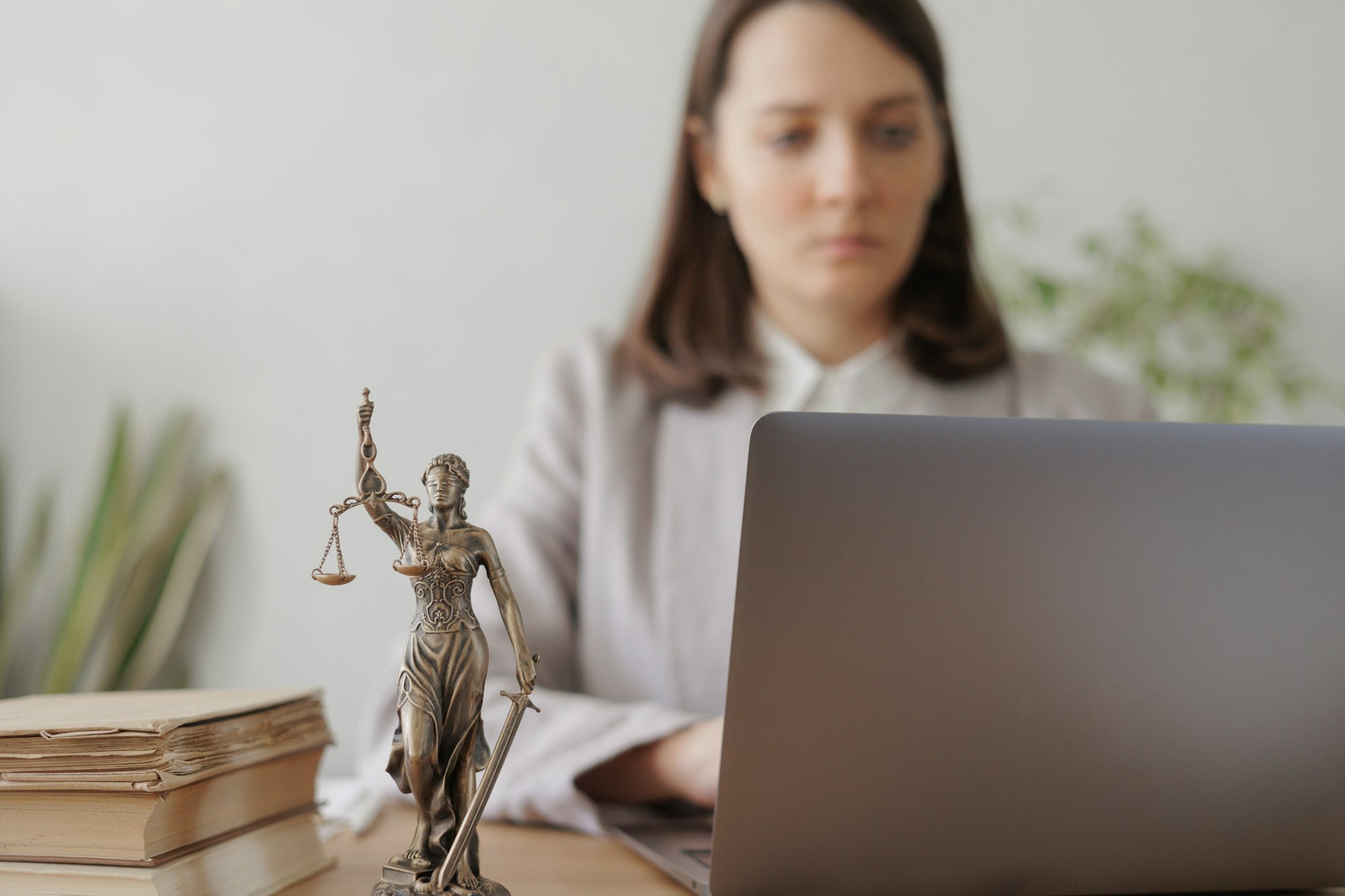 Writing a Legal Memo: Format, Examples & Essential Tips